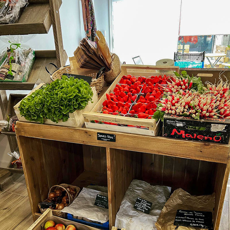 Layout: 3 ideas of solid wood displays for your business