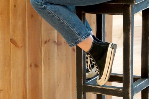 Quelle hauteur choisir pour vos tables de restaurant en 2026